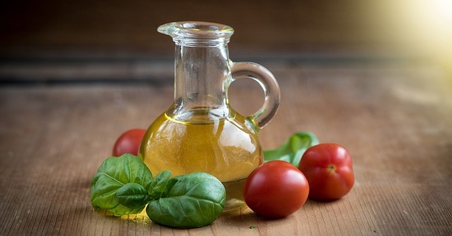 Olio al basilico fatto in casa: ricetta - GreenStyle
