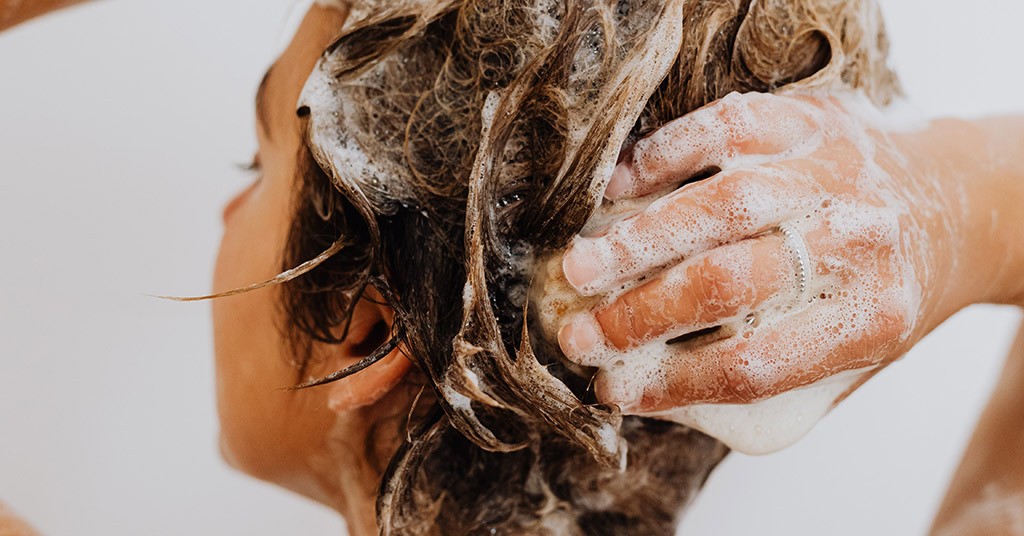 Shampoo contro la forfora grassa: le caratteristiche - GreenStyle