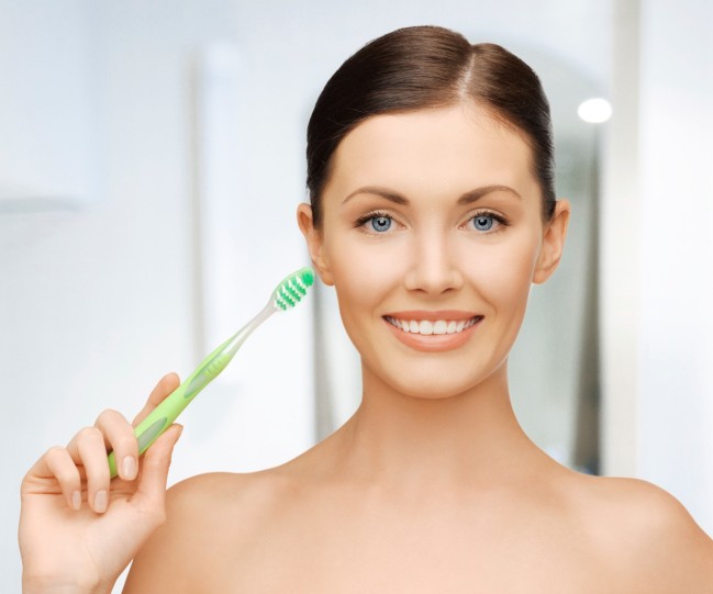 Placca dentale: 5 rimedi naturali per eliminarla - Benessereblog