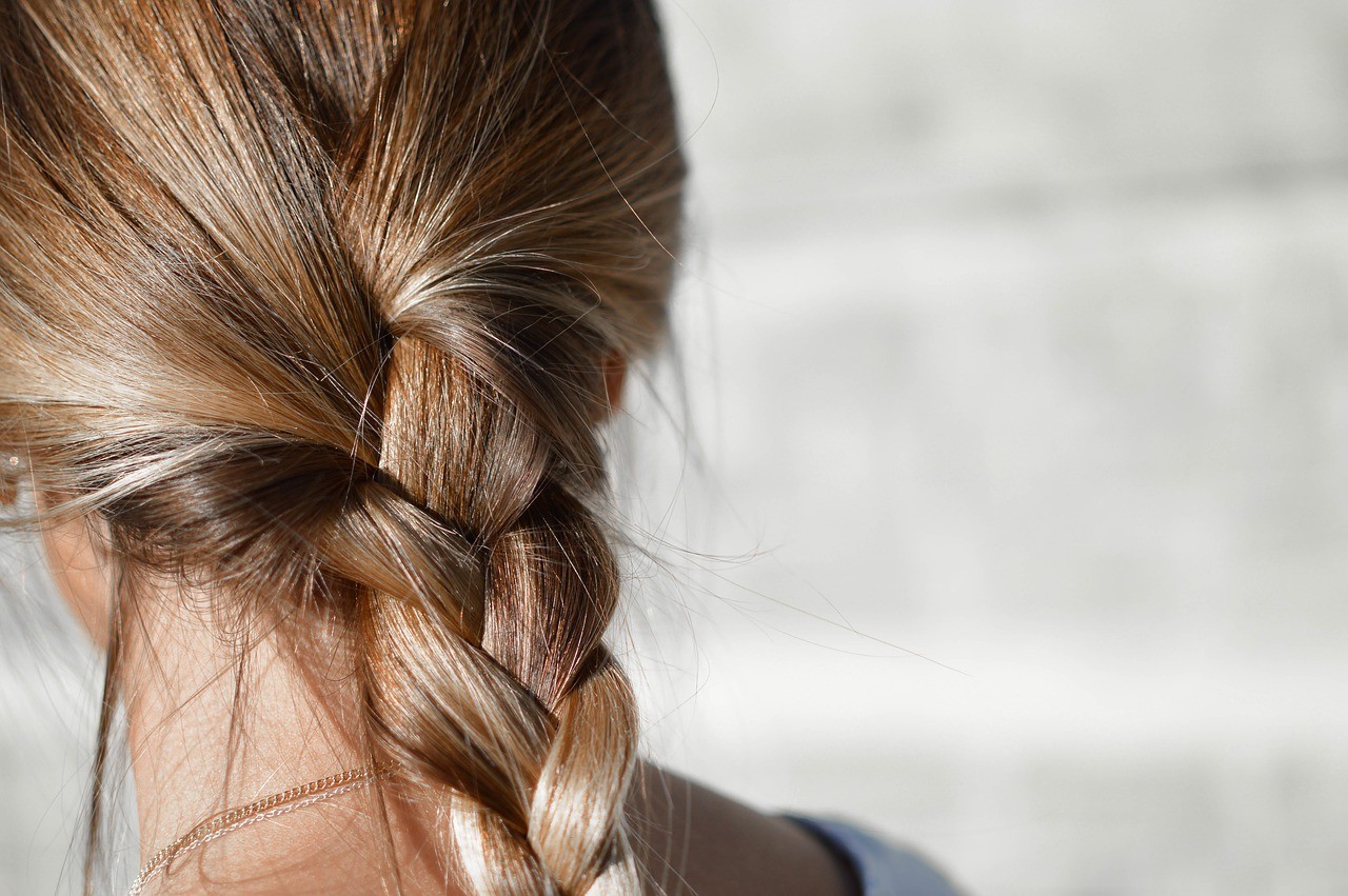 Dermatite seborroica nei capelli: sintomi e cure- Benessereblog